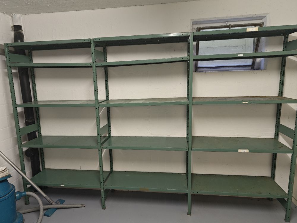 Metal Regal (Gebraucht) in Schleinikon für CHF 100 – nur Abholung auf ...