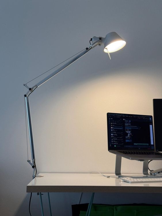 Lampe Mit Tisch