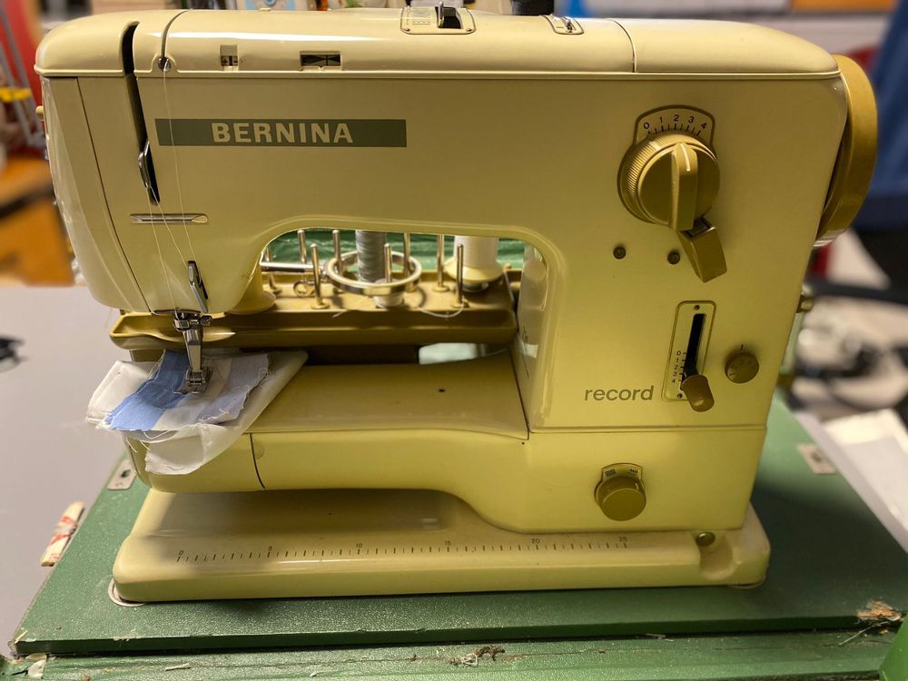 Bernina 730 record - mit viel Zubehör - Vor- und Rückwärts (Gebraucht ...