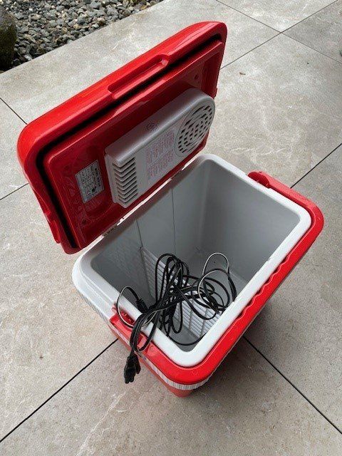 Kühl- und Wärmebox kombiniert mit Anschluss 12 V + 230 V (Gebraucht) in ...