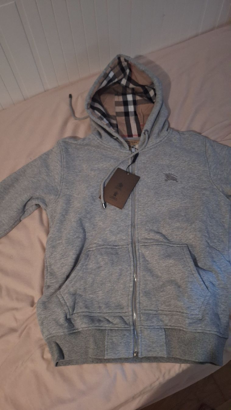burberry zipper (Neu und originalverpackt) in Burgdorf für CHF 110 ...