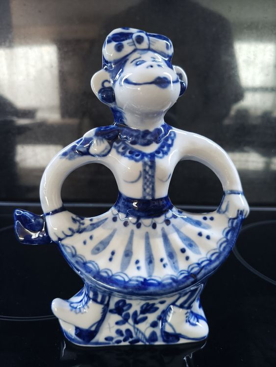 Statuette. Porcelaine, Gjel, Russie. 17cm. (Neuf (Voir description)) à ...