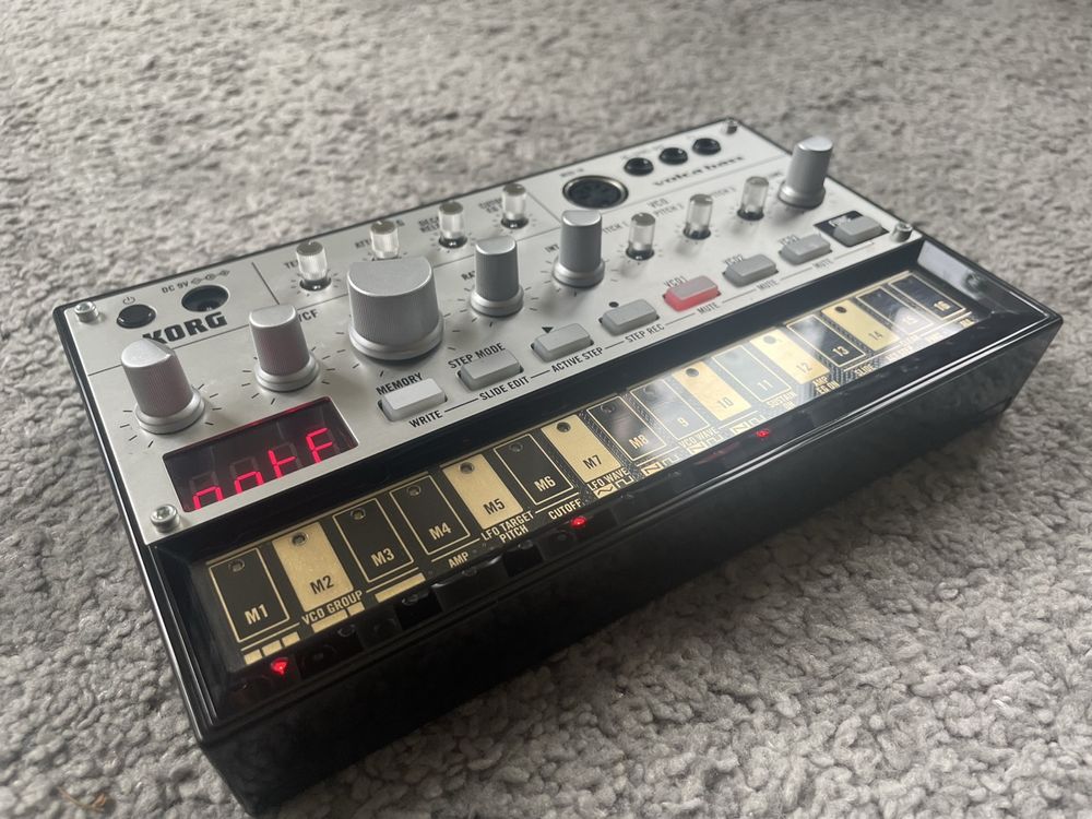 Korg Volca Bass Synthesizer Analogsynth Kultgerät, neuwertig (Gebraucht ...