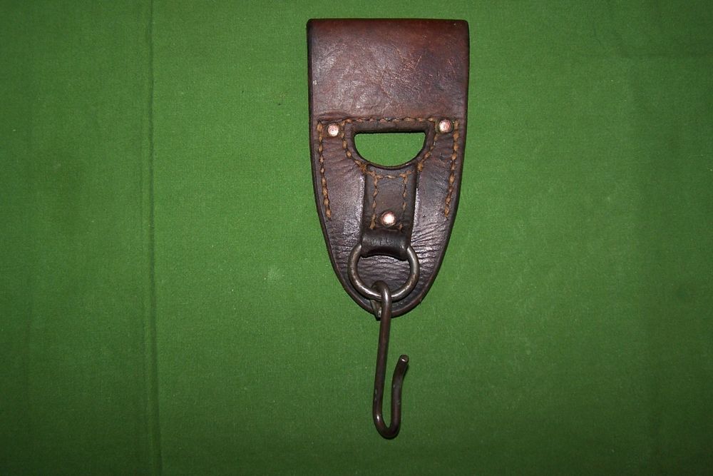 Lasche mit Schlepperhacken für Kav. Säbel (Gebraucht) in Lenggenwil für ...