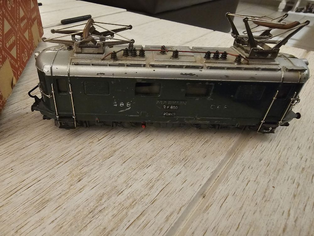 Märklin RE800 SBB Lokomotive mit 4 Wagen (Gebraucht) in Rolle für CHF ...