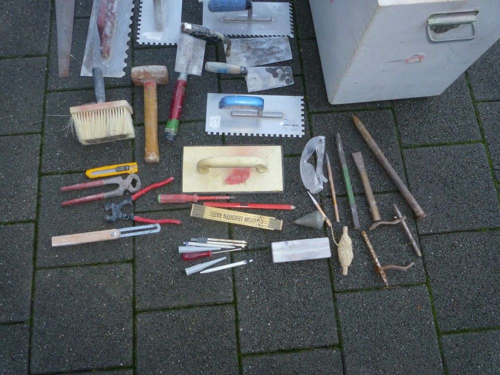 Werkzeugkiste mit Werkzeug für Plattenleger, Fliesenleger (Gebraucht) in Flamatt für CHF 60 ...