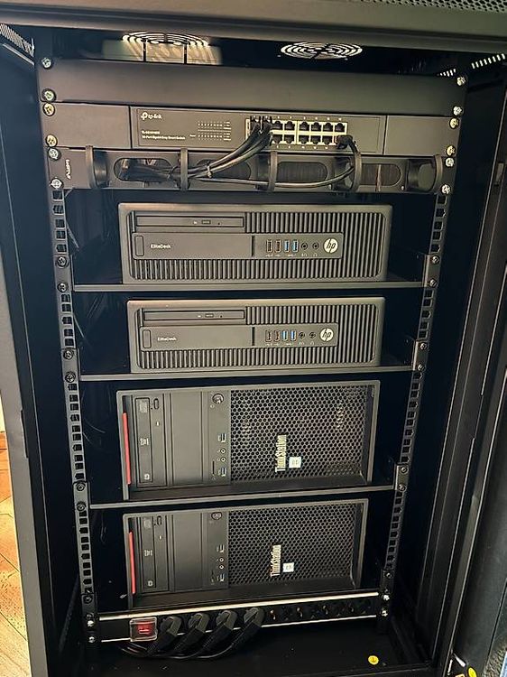 Network Rack, 4 pc's, switch, rack accessories and cables. (Gebraucht ...