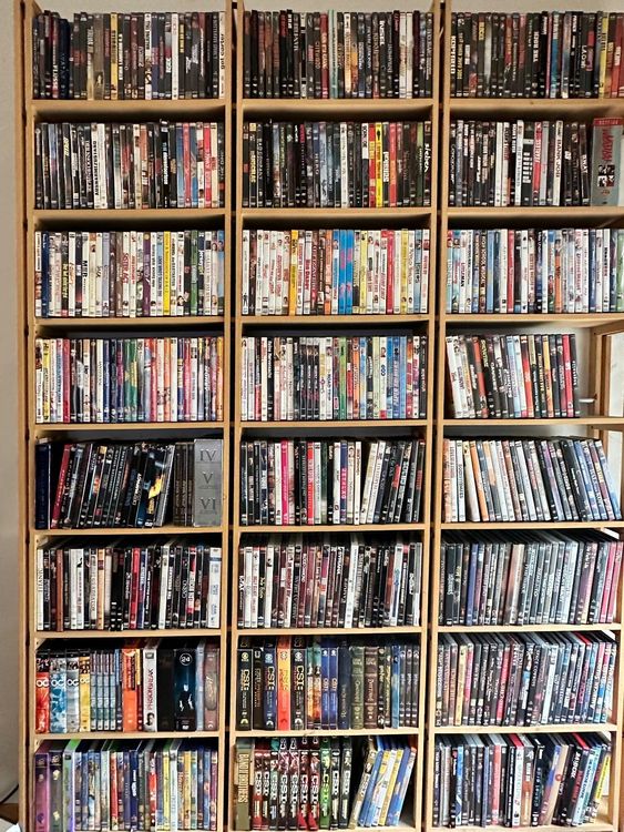 DVD Sammlung mit über 500 DVDs + über 30 Boxen (inkl. Regal) (Gebraucht ...