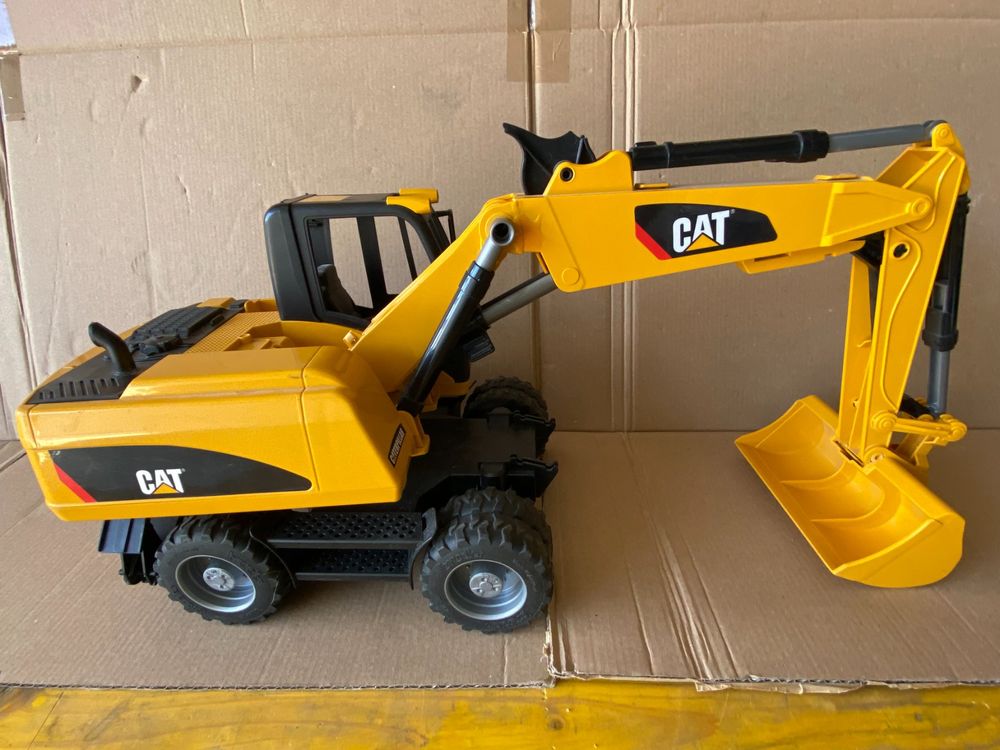 Mobilbagger / Spielzeugbagger / Bagger / Modellbagger / CAT (Gebraucht) in Worben für CHF 5 ...