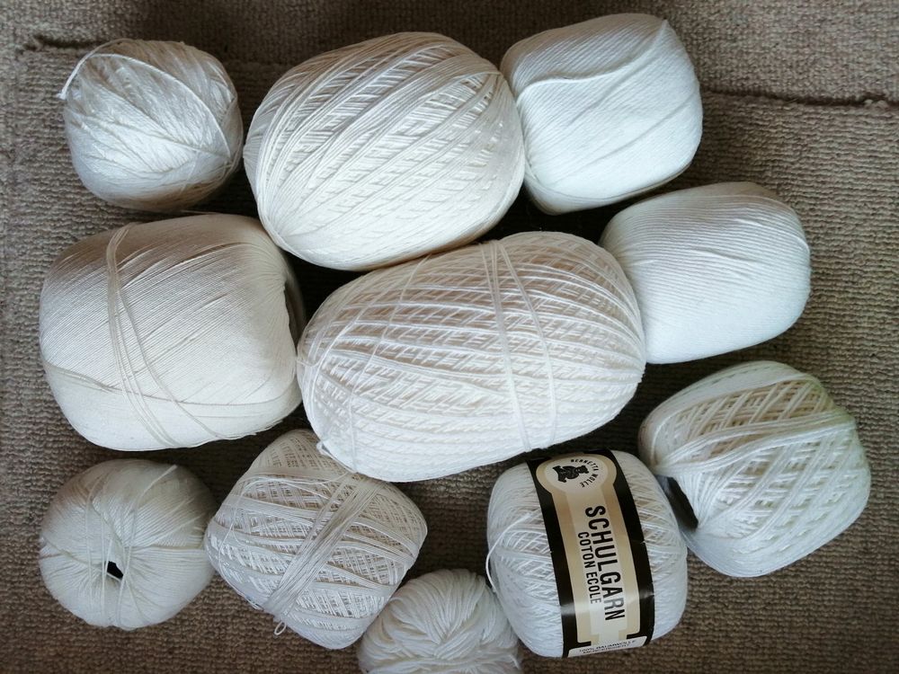 11 Kneuel weisses Garn 3 x gross, 8 x normal (Neu (gemäss Beschreibung)) in Wettingen für CHF 23 ...