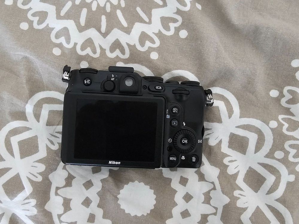 Nikon Coolpix P7100 + chargeur + 5 batteries + sangle (D'occasion) à ...