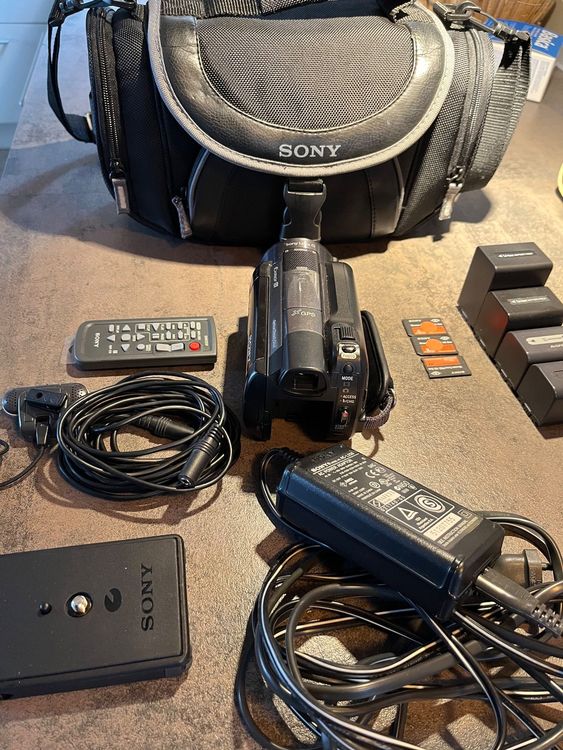 Sony HDR-XR520VE mit vielen Akkus, Speicherkarten, Zubehör | Kaufen auf Ricardo