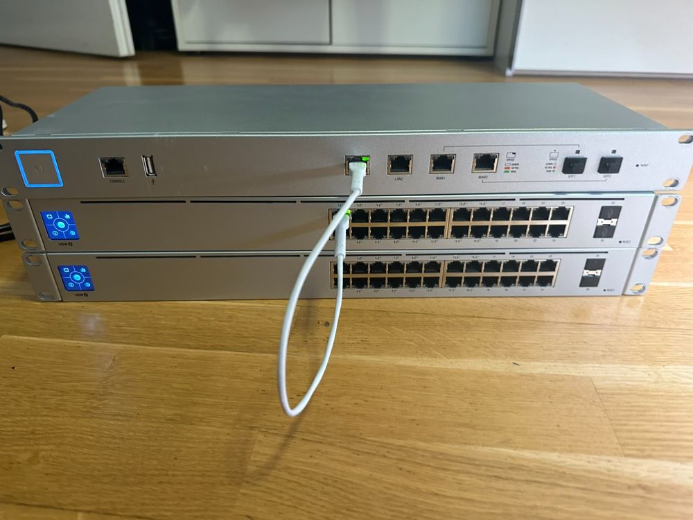 Ubiquiti Unifi System:1 x USG Pro4 und 2 x USW 24 PoE Switch (Gebraucht ...