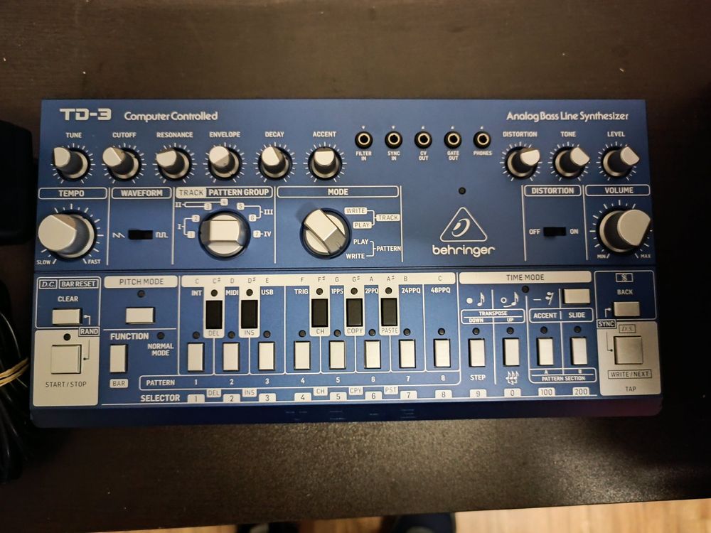 Behringer TD-3-BU Blue Edition Roland TB 303 Klon (Gebraucht) in Grüt ...