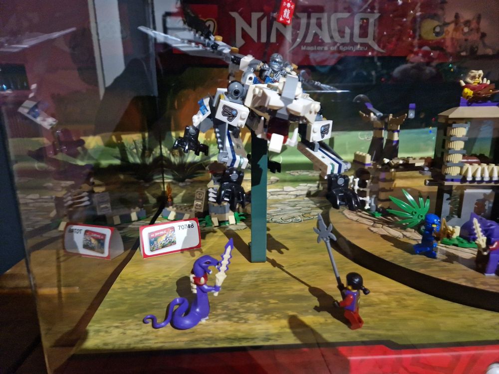 Lego Shop Display Ninjago | Kaufen auf Ricardo