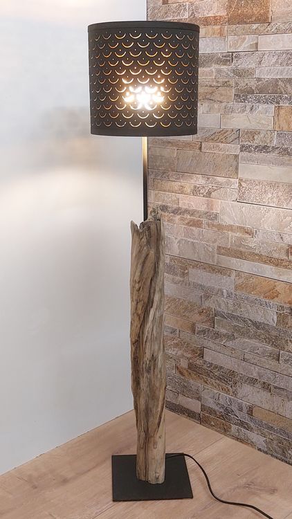 Schwemmholz-Stehlampe (Neu und originalverpackt) in Egnach für CHF 180 – mit Lieferung auf ...