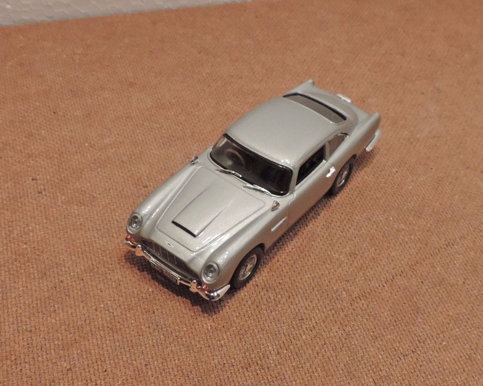 T98 - Modellauto Aston Martin, silber 1:43 (Gebraucht) in Frenkendorf ...