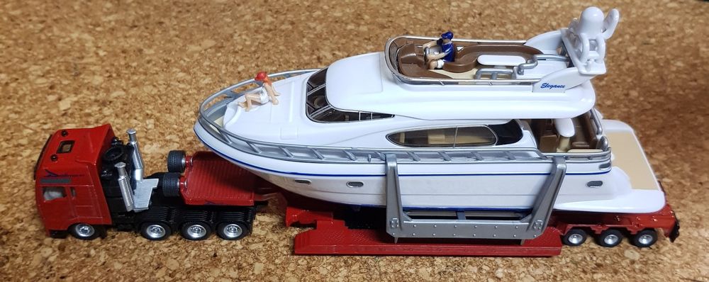 Siku Schwertransporter mit Yacht Nr.1847 / 1849 (Gebraucht) in ...