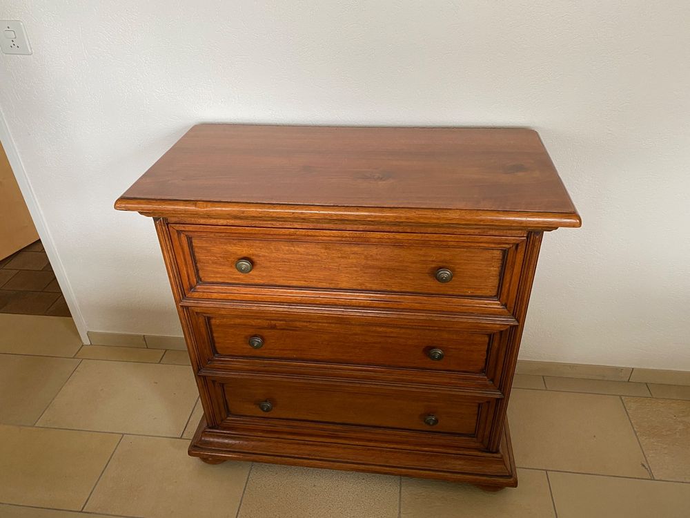 Massive Holzkommode (Neu (gemäss Beschreibung)) in für CHF 52 – nur ...