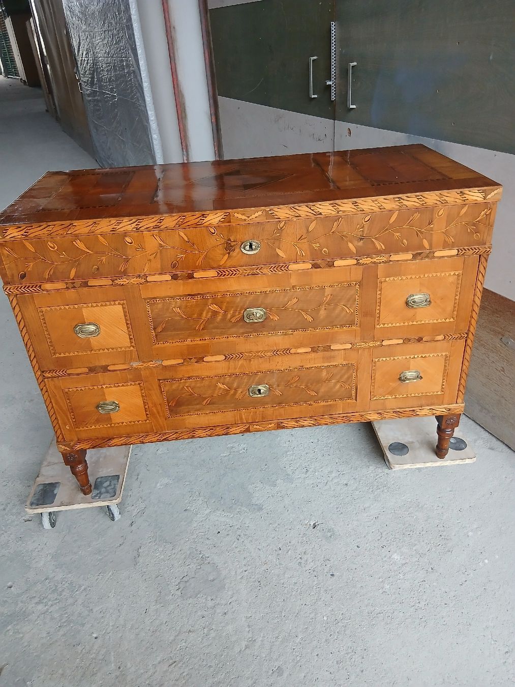 COMMODE ITALIENNE EN TRÈS BON ÉTAT (D'occasion) à Neuchatel pour CHF ...