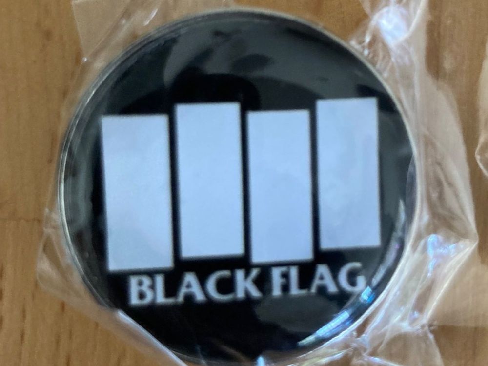 Black Flag Pin Anstecker Punk Metal Rock Band 2 (Neu (gemäss Beschreibung)) in Horn für CHF 6 ...