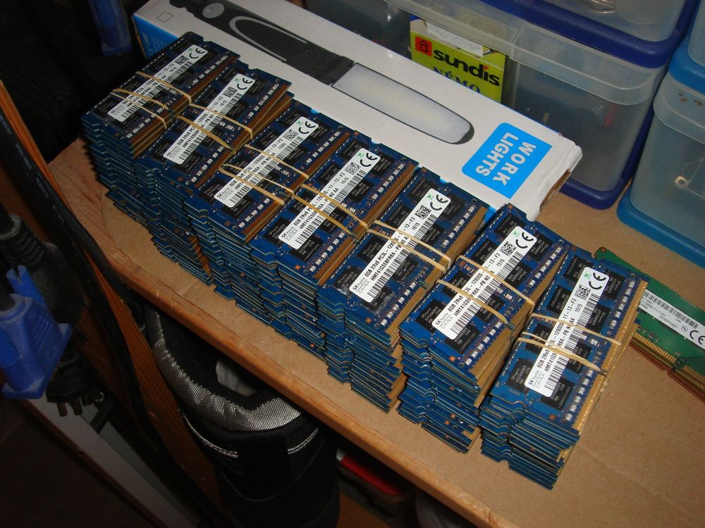 2 stück 8gb ddr3 PC3L 12800 (1600) RAM für Laptop. (Gebraucht) in St ...