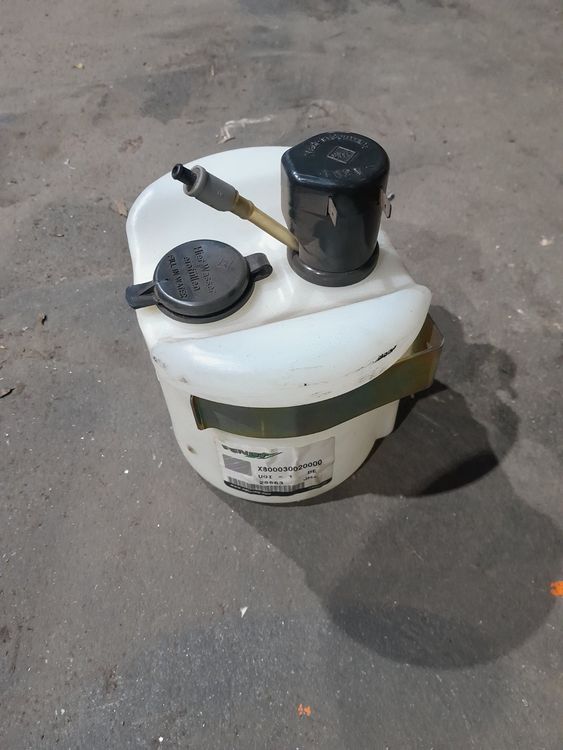 Scheibenwassertank mit Pumpe Fendt (Gebraucht) in Hohentannen für CHF ...