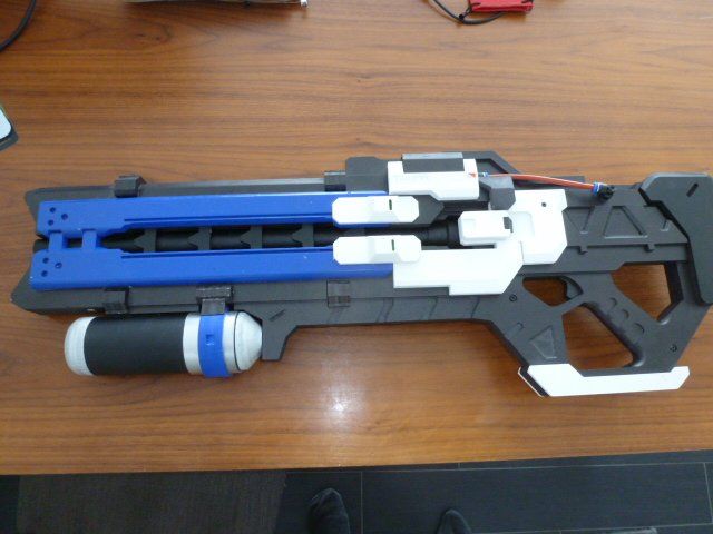 Soldier: 76 gun Cosplay (Gebraucht) in Untervaz für CHF 40 – mit ...