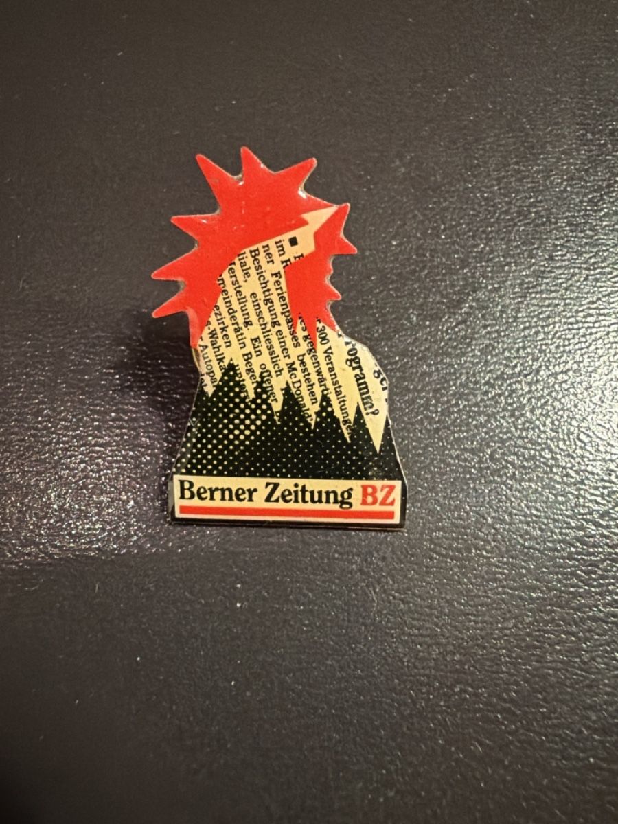Berner Zeitung BZ Anstecknadel, Hahn, Vintage Rarität! (Gebraucht) in ...