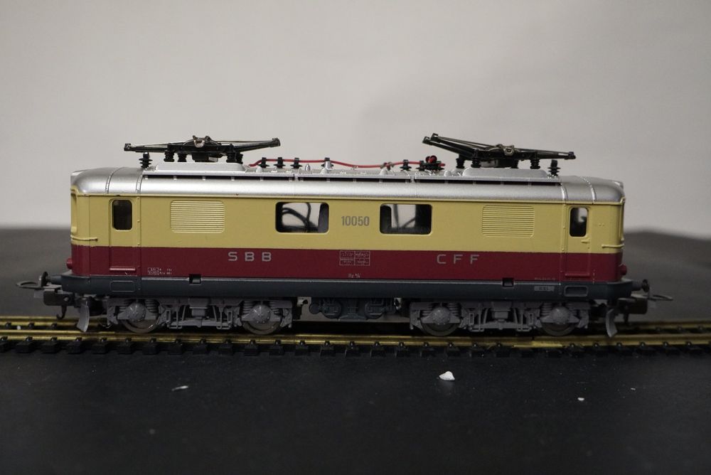 Lima H0 DC SBB E-Lok Re 4/4 “TEE” rot/beige, No.8066 in OVP | Kaufen auf Ricardo