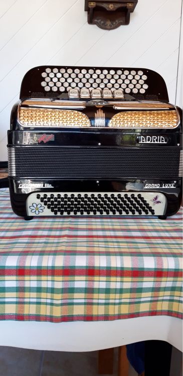 Akkordeon- Abholung in Henggart (Gebraucht) in Nunningen für CHF 398 – nur Abholung auf Ricardo ...