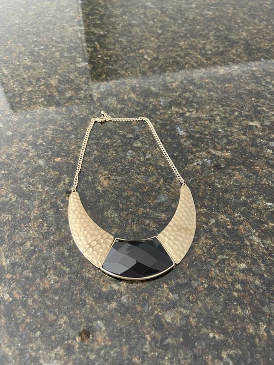 Goldene Statement Kette mit schwarzem Stein „Modeschmuck“ | Kaufen auf Ricardo