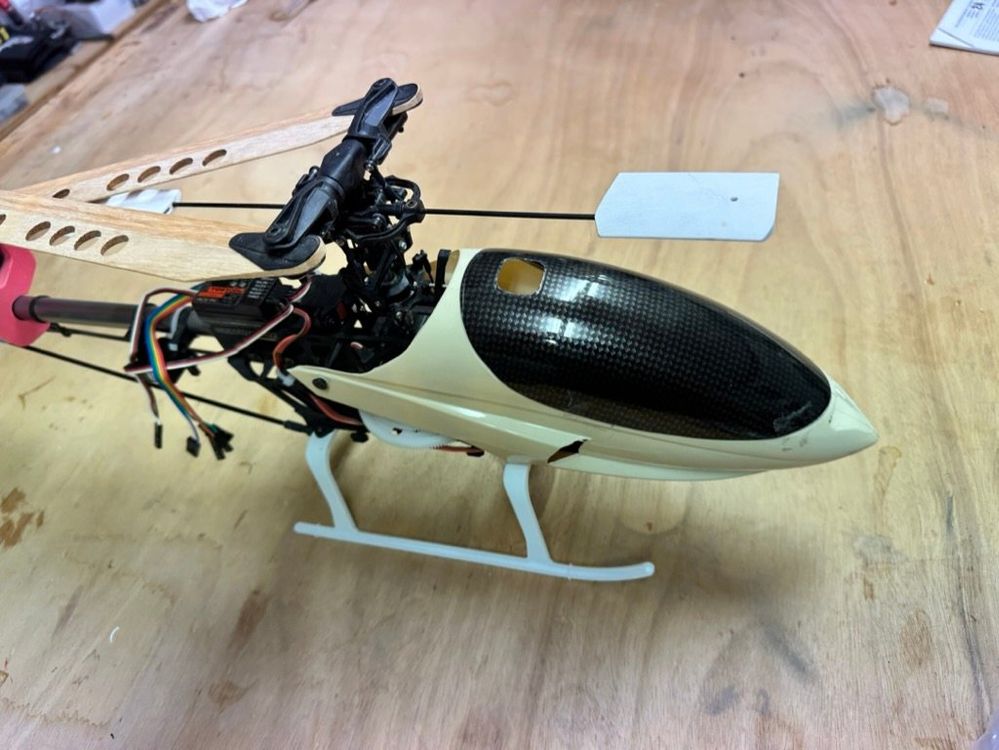 Thunder Tiger mini Titan E325 3D Heli (Defekt) in Muntelier für CHF 30 ...