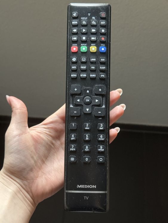Medion 42” LCD TV Full HD – with Remote – Fully Working (Gebraucht) in ...