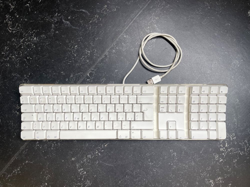 Apple Keyboard A1048 CH-DE Layout (Gebraucht) in für CHF 17 – mit ...