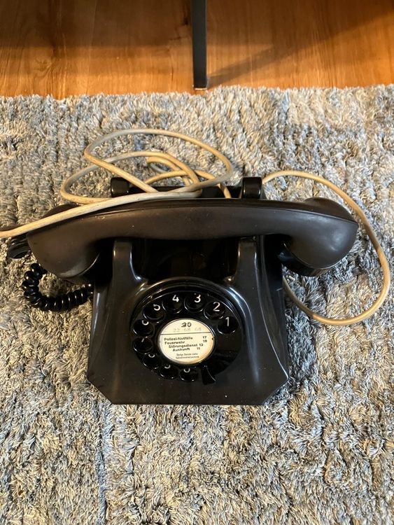 Klassisches Bakelit Telefon, Schwarz, aus den 60er Jahren! (Gebraucht ...