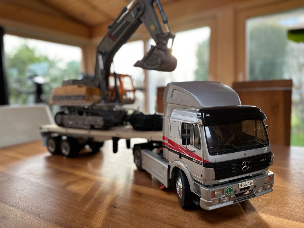 TAMIYA MERCEDES TRUCK MIT AUFLIEGER + BAGGER (Gebraucht) in ...