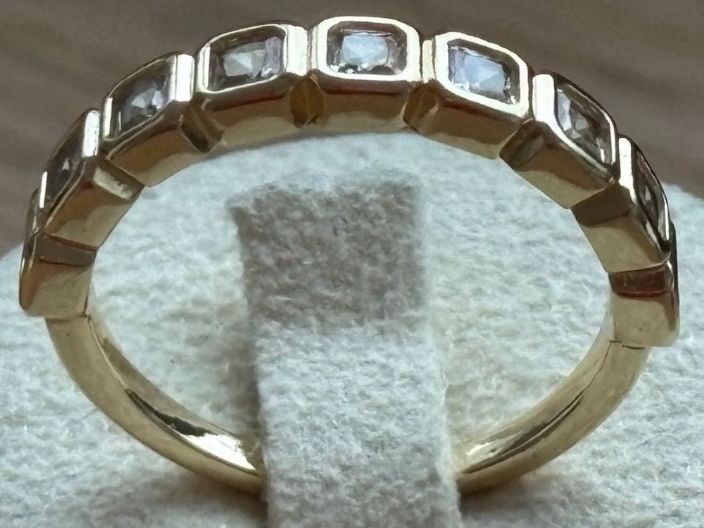 💛Luxus Gr: 18:8 Ring Zirkonia Farbe Gold (Gebraucht) in Biel-Bienne für ...