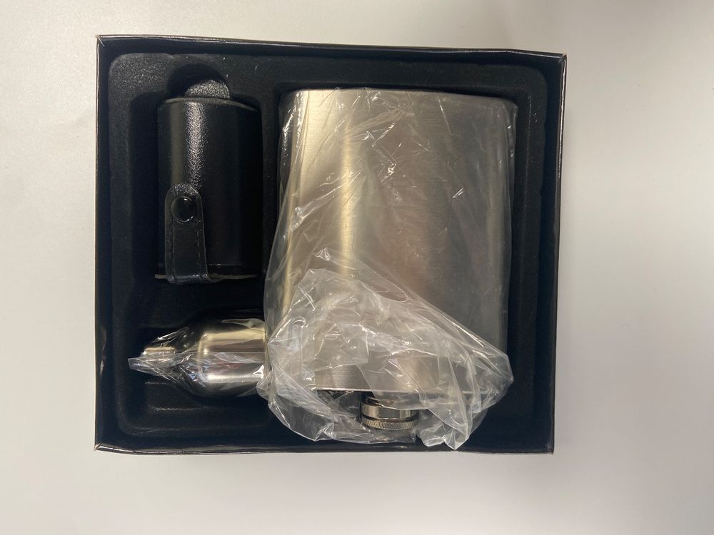 Flachmann Set mit Becher und Trichter | Kaufen auf Ricardo