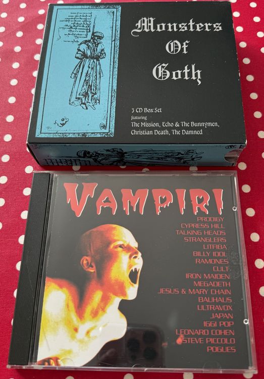 Cofanetto 3CD "Monsters Of Goth" + CD "Vampiri" (Usato) a Breganzona ...