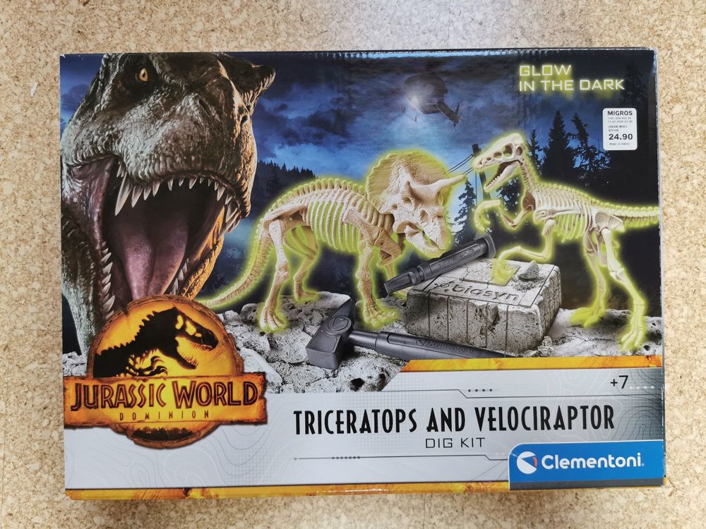 Neues Triceratops and Velociraptor Dig Kit von Clementoni | Kaufen auf ...