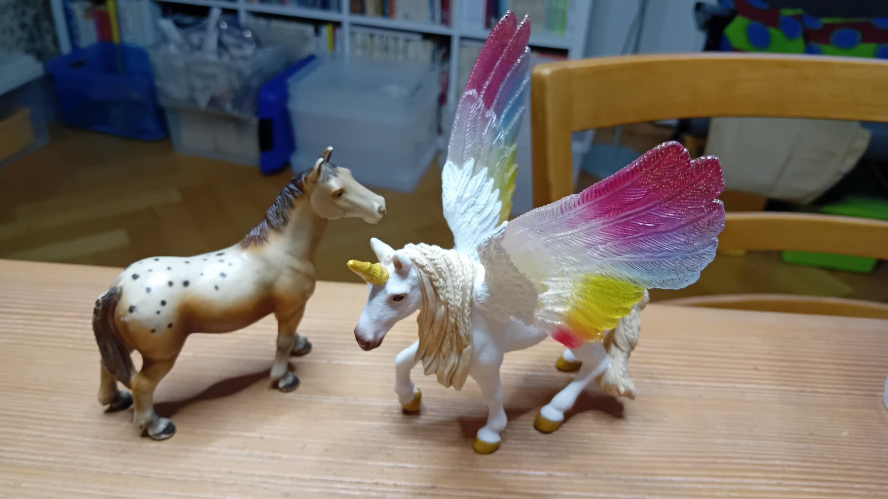 Schleich : une licorne ailée arc-en-ciel + un cheval beige (D'occasion ...