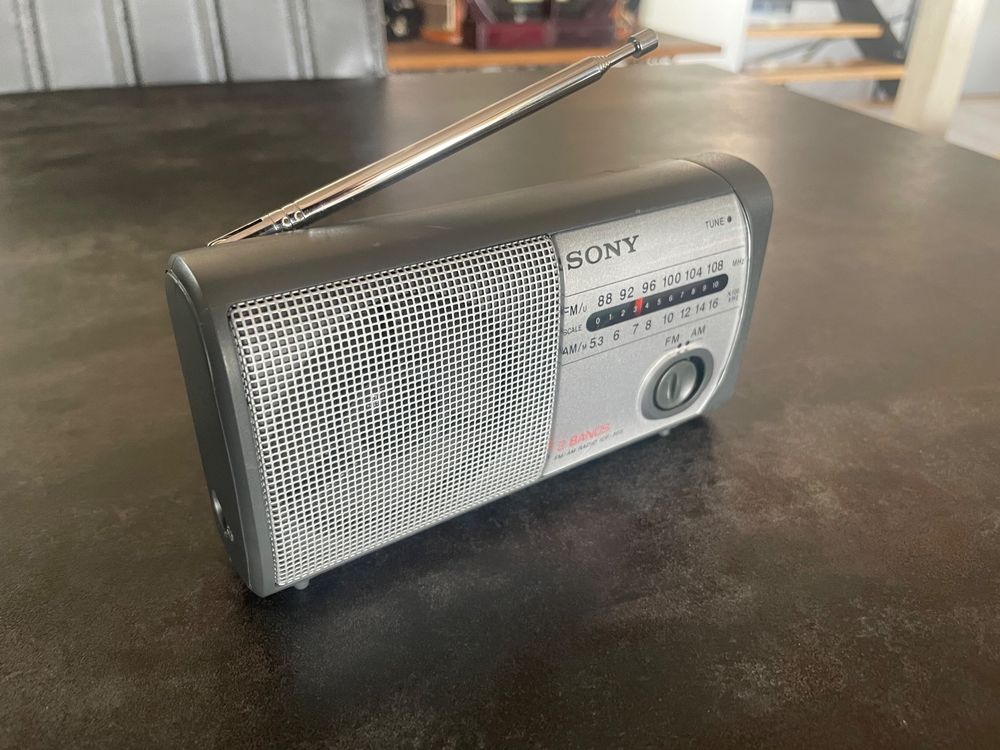 Ancienne Radio Portable Sony ICF-303 (Gebraucht) in Vallamand für CHF ...
