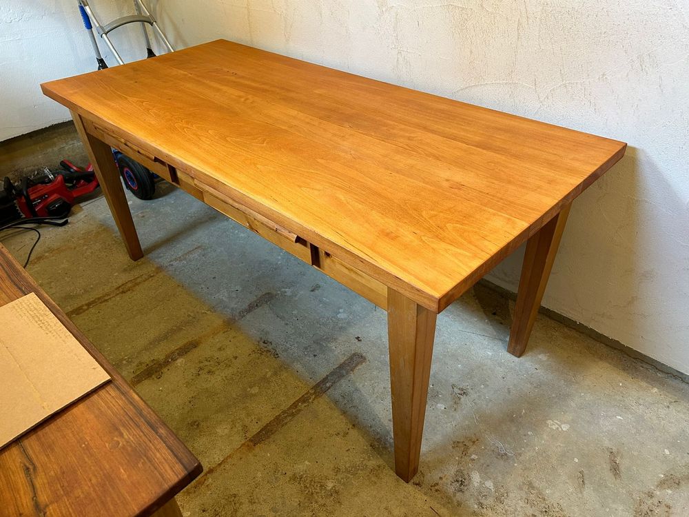 Holztisch, Esstisch , massiver Tisch (Gebraucht) in Zürich für CHF 590 – nur Abholung auf ...
