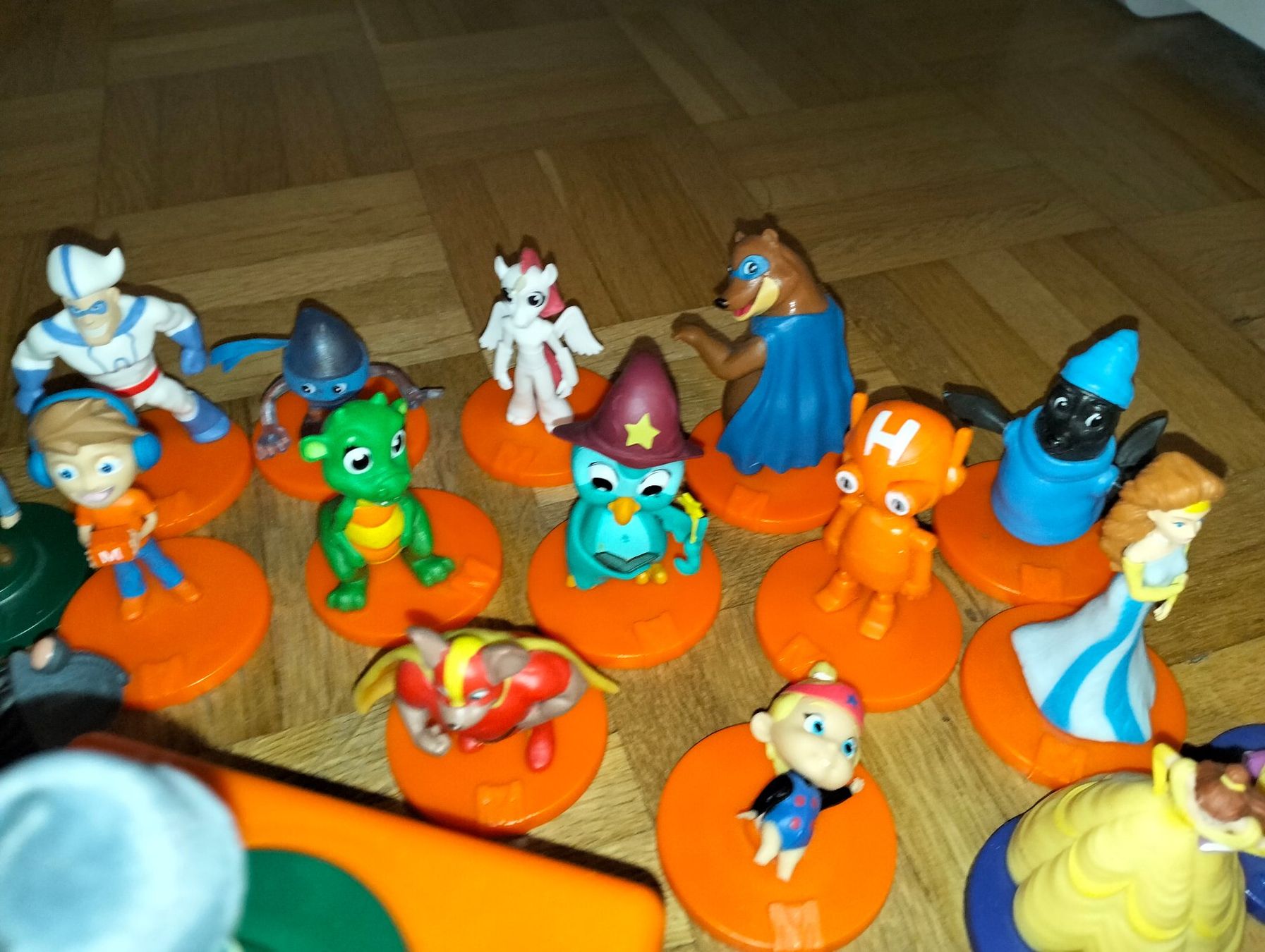 Migros Mania Story Box mit 26 Figuren (Gebraucht) in Ittigen für CHF 64 ...
