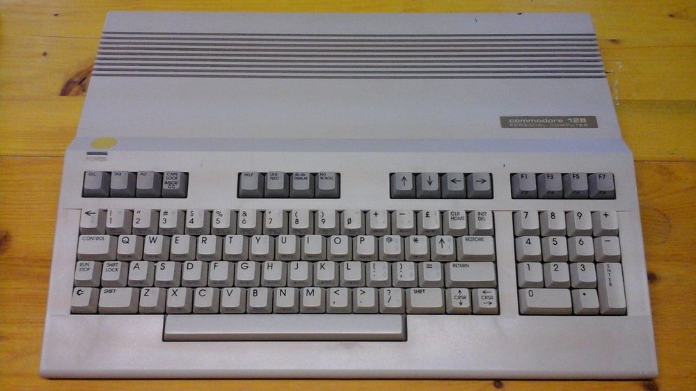 Commodore 128 Computer (Gebraucht) in Farnern für CHF 200 – mit ...