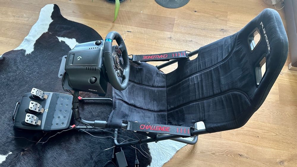 Racing Lenkrad und Sitz: Logitech Trueforce G923 (Gebraucht) in Liestal ...