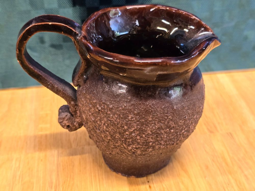 Rustikaler Krug, Keramik, braun, Handarbeit, Vintage, antik (Gebraucht) in Wetzikon ZH für CHF 5 ...