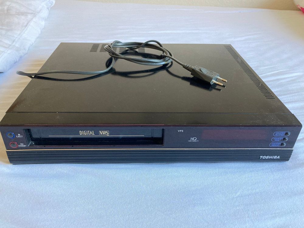 Lecteur VHS DV-90G Toshiba 1987 (Défaut) (Defekt) in Zürich für CHF 3 – mit Lieferung auf ...