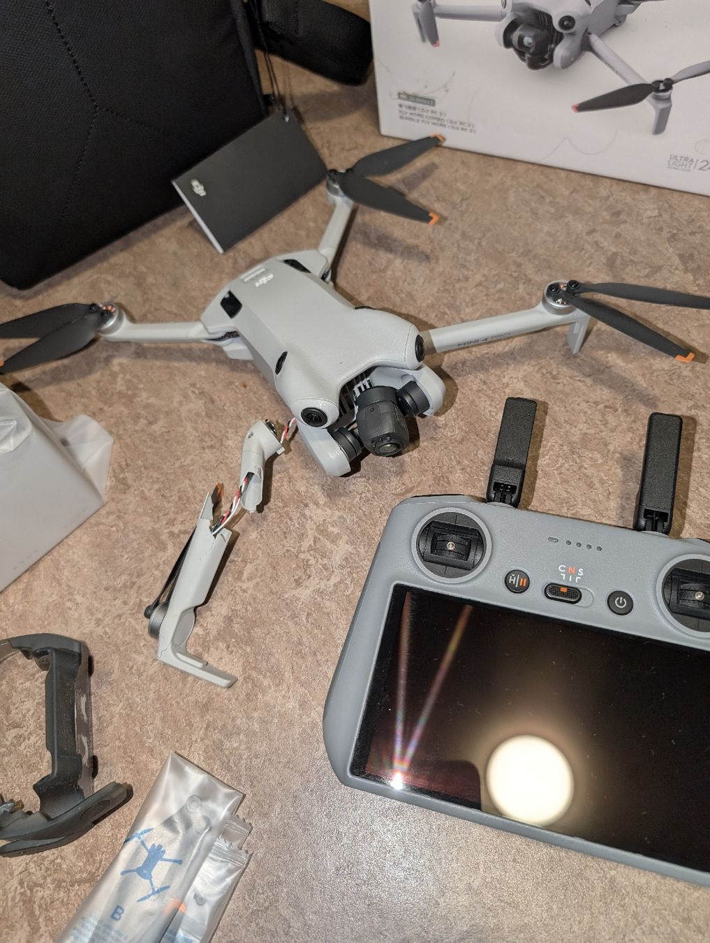 DJI Mini 4 Pro Drone - Fly More Combo - Wing Broken (Defekt) in Zürich ...